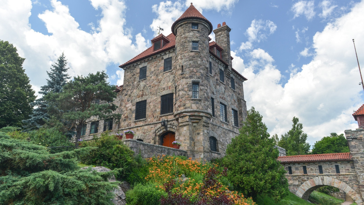 10 Truly Gothic Castles In New York State That Look Like A Fairy Tale