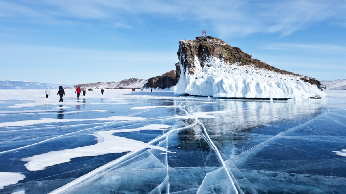 10 Frozen Lakes That Are Easily Visited During Winter