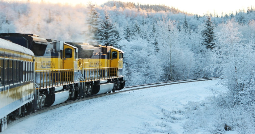 10 U.S. Train Rides That Offer Beautiful Snow-Covered Scenery To Passengers