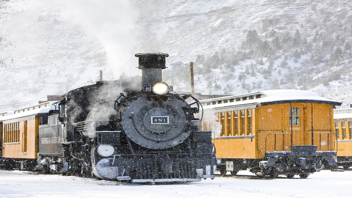 10 U.S. Train Rides That Offer Beautiful Snow-Covered Scenery To Passengers