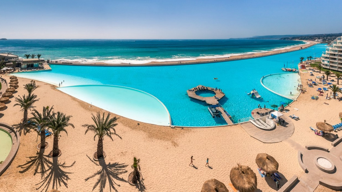 10 Hotels With The Largest Swimming Pools Around The World