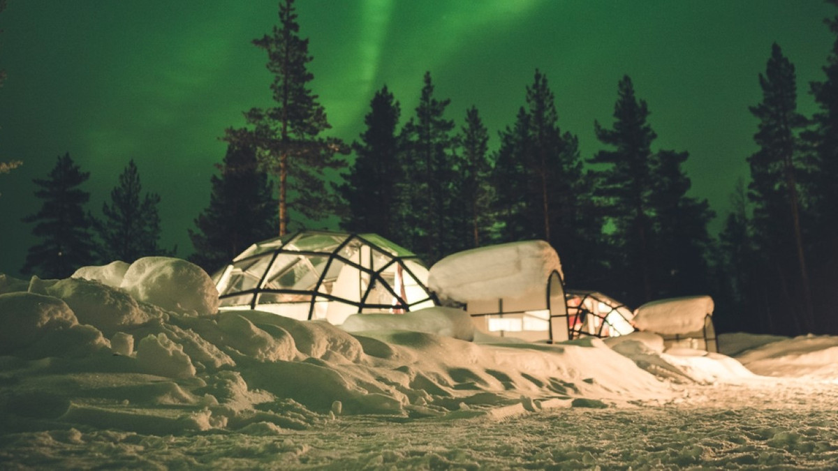 10 Glass Igloo Hotels That Offer Stunning Northern Lights Views