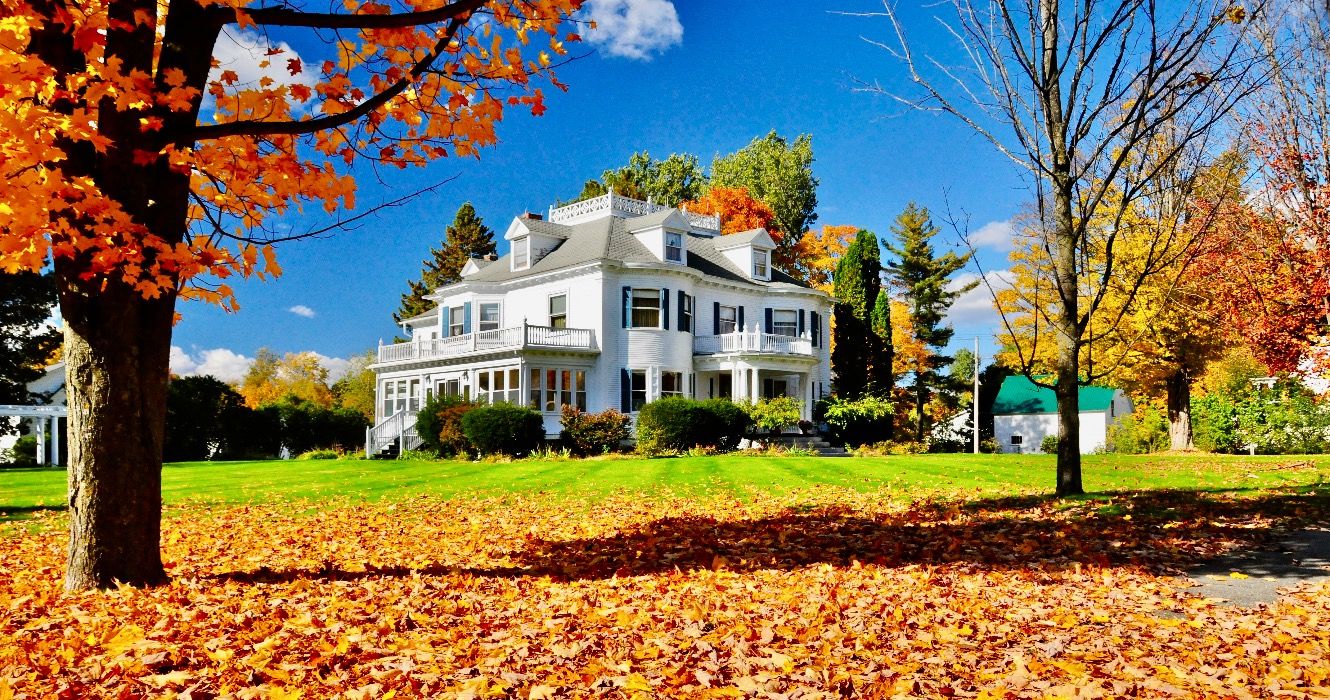 7 Scenic Small Towns Along The US-Canada Border