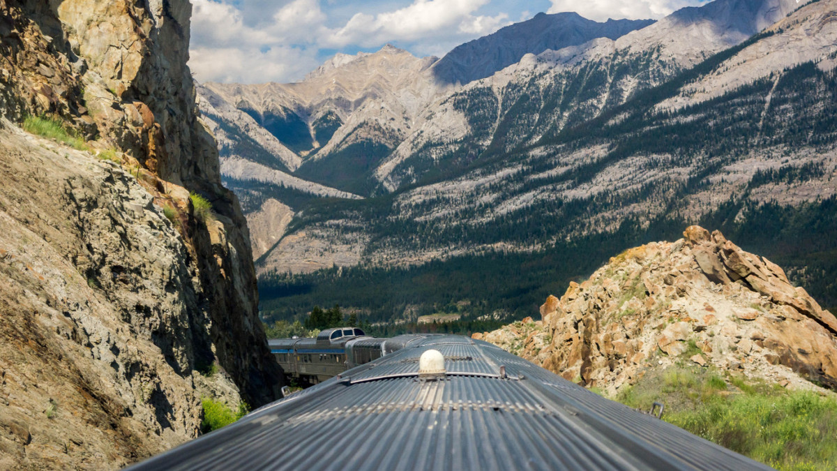 These Are The Longest Scenic Sleeper Trains In The US