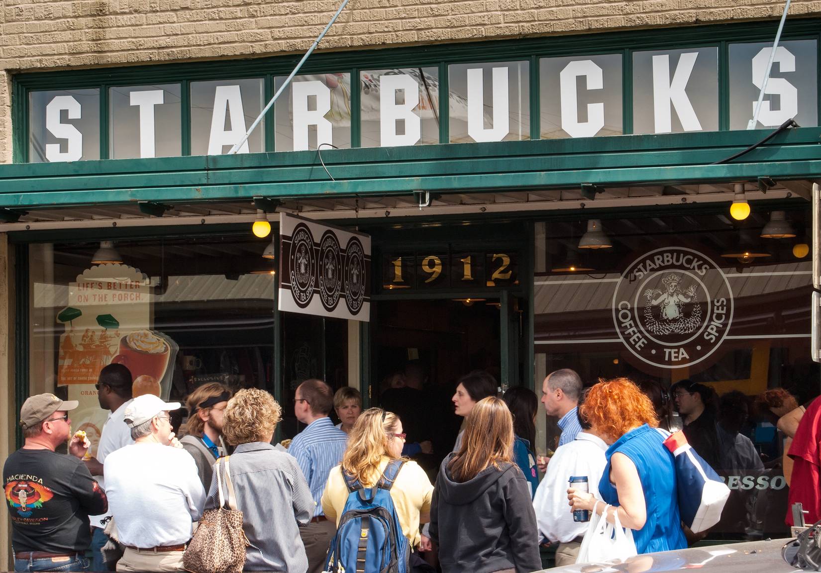 Starbucks Customer Warns Travelers After Being Confronted By Staff Over ...