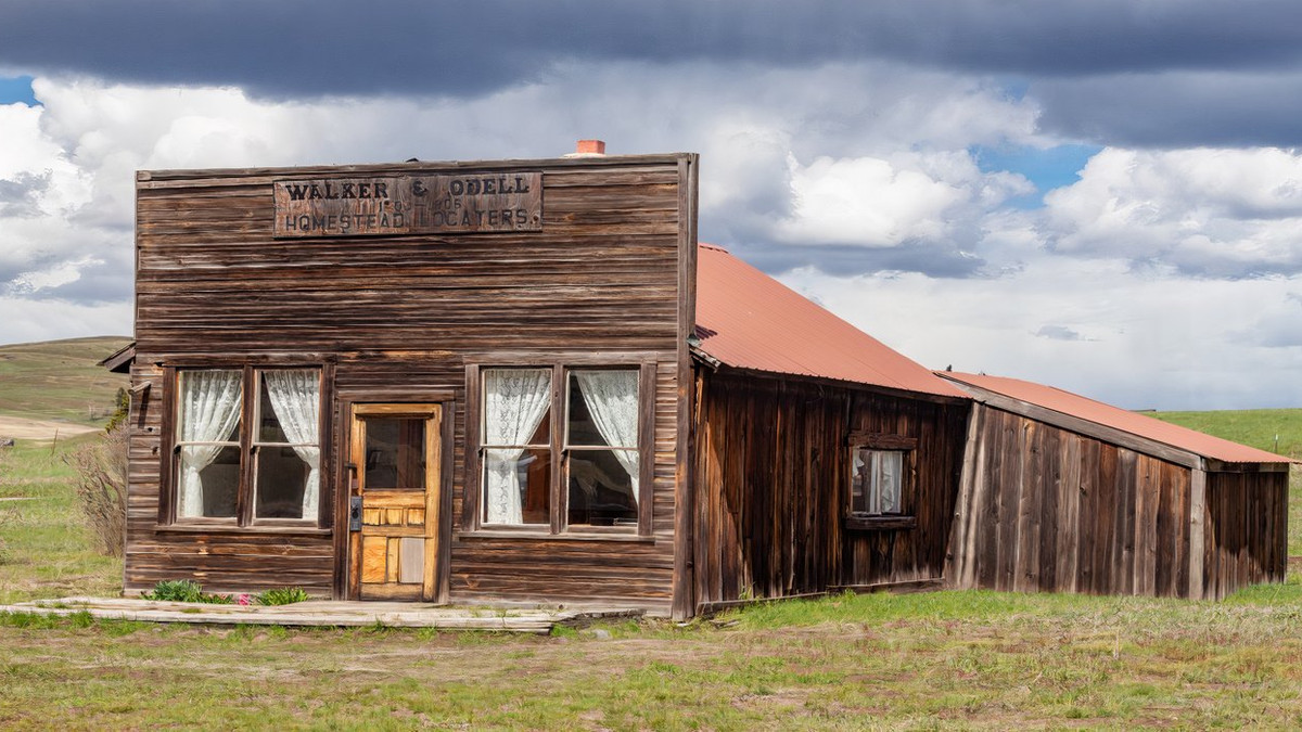 7 Ghost Towns You Can Actually Visit In Washington