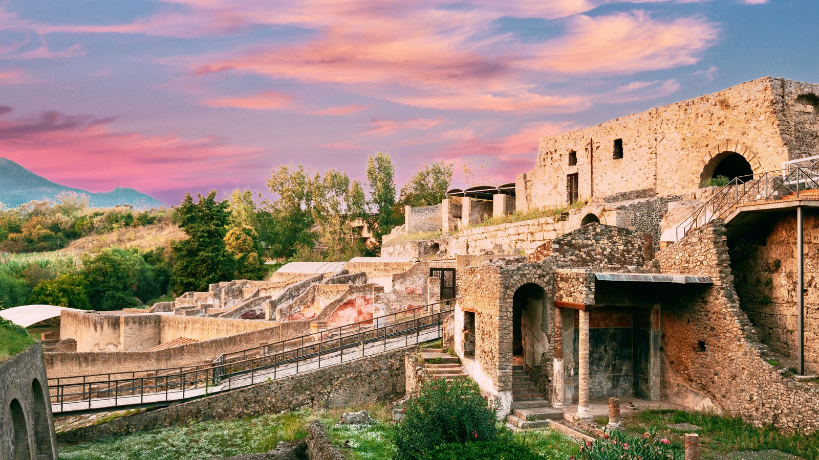 Minor 3.2 Magnitude Earthquake In Italy Causes Major Damage To Pompeii