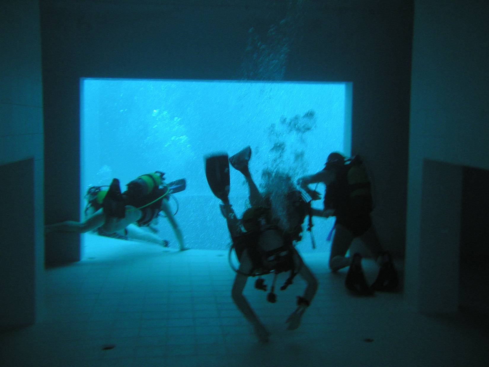 7 Deepest Pools In The World For Expert Divers