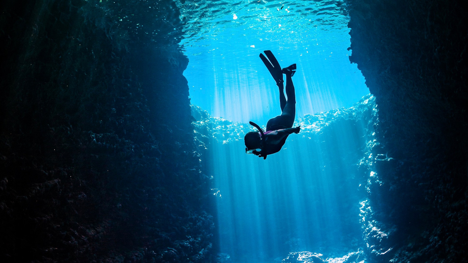 7 Deepest Pools In The World For Expert Divers