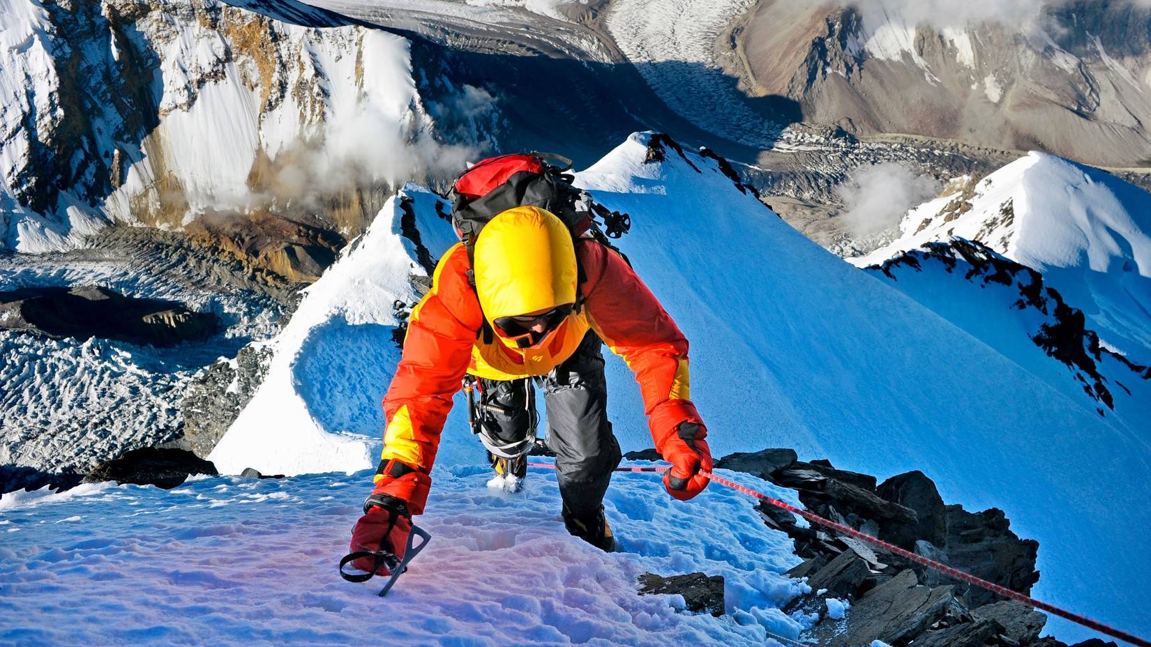 Britons Climb Everest Within Days With Xenon Gas, Mountaineering Ethics ...