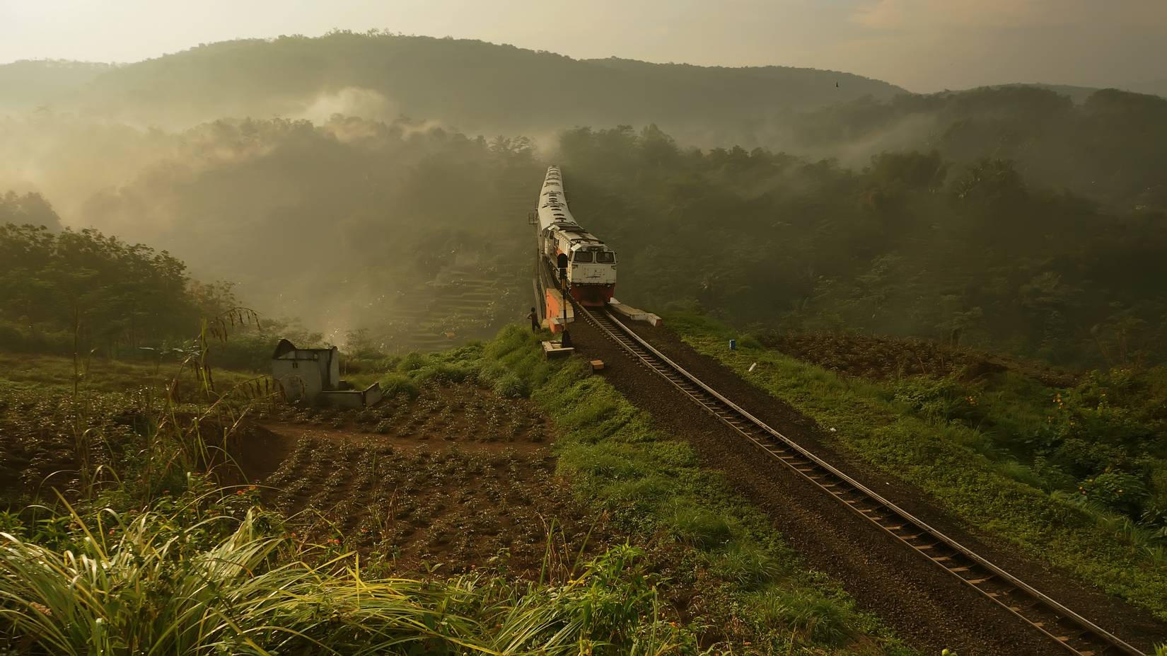 7 Insane Train Routes Through The Most Dangerous Terrains