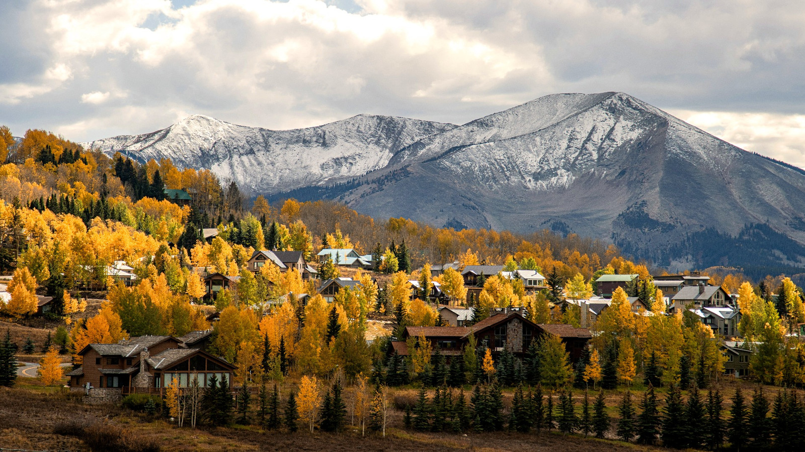 Colorado's 7 Best Small Mountain Towns To Visit In The Fall