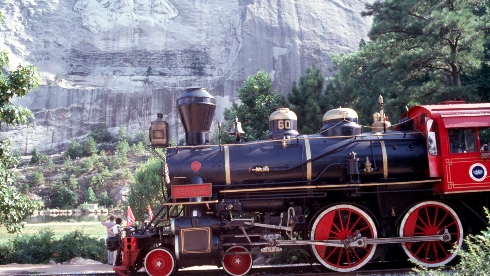 Skip The Road Trip: 6 Trains That Show Off Georgia's Fall Beauty