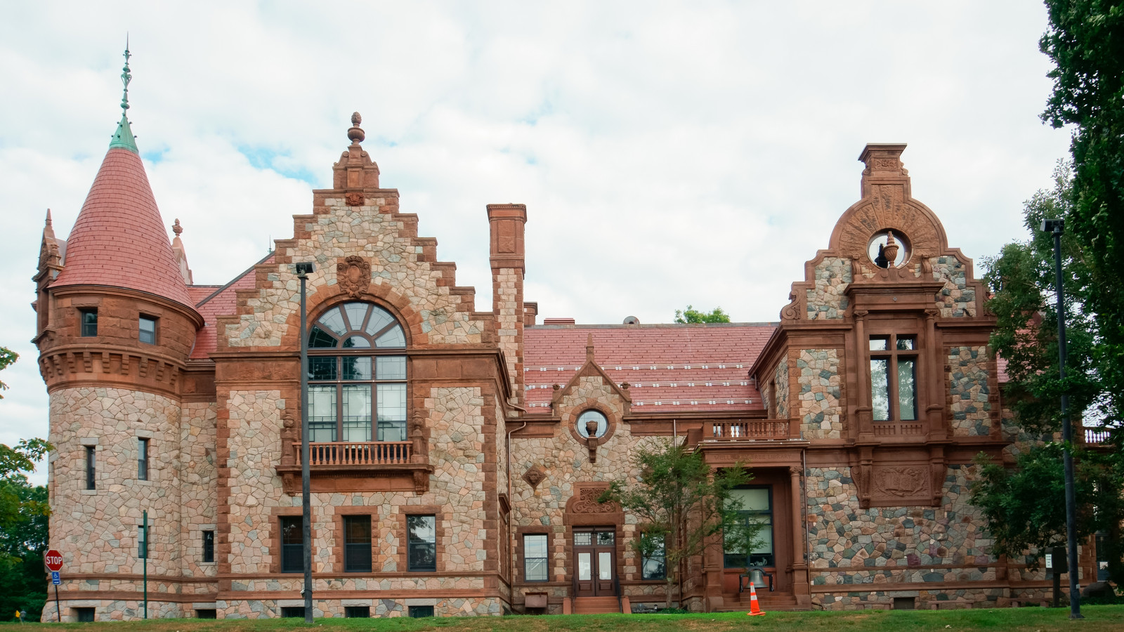 7 Most Adorable Small College Towns Just Outside Boston