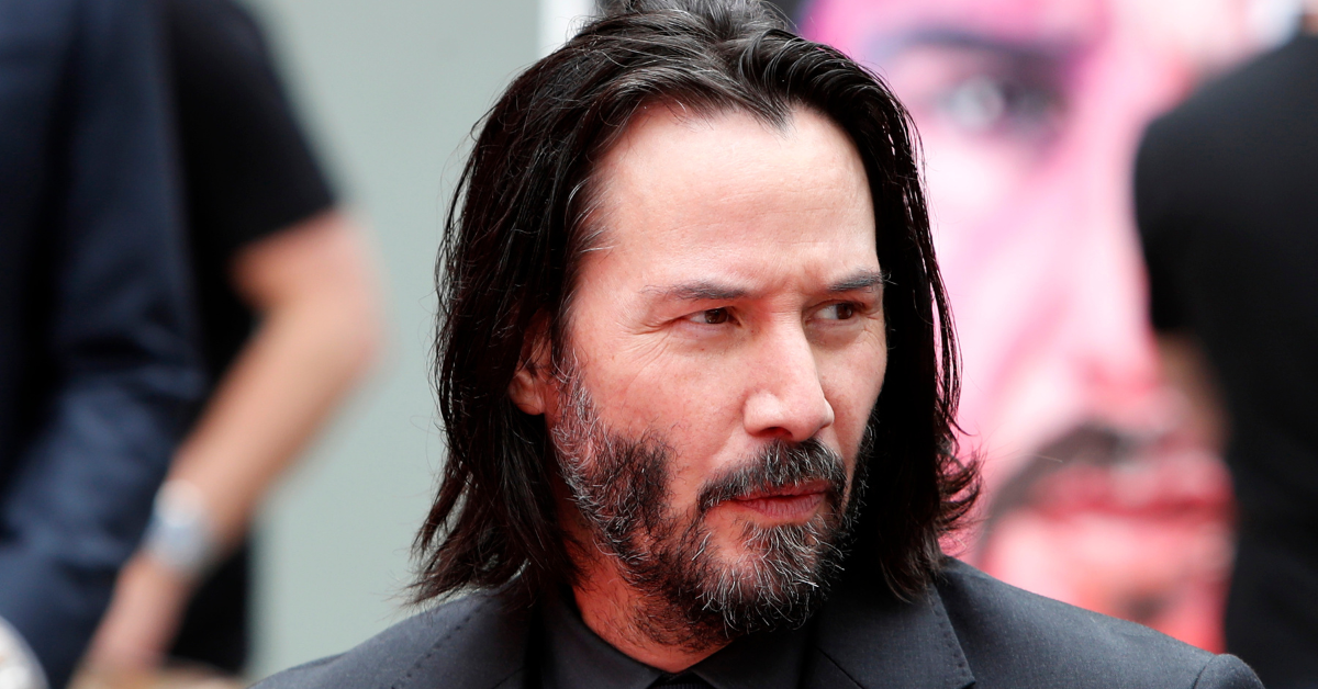 Keanu Reeves' Fan Selfies Flying Economy Class Makes Us Love Him That ...