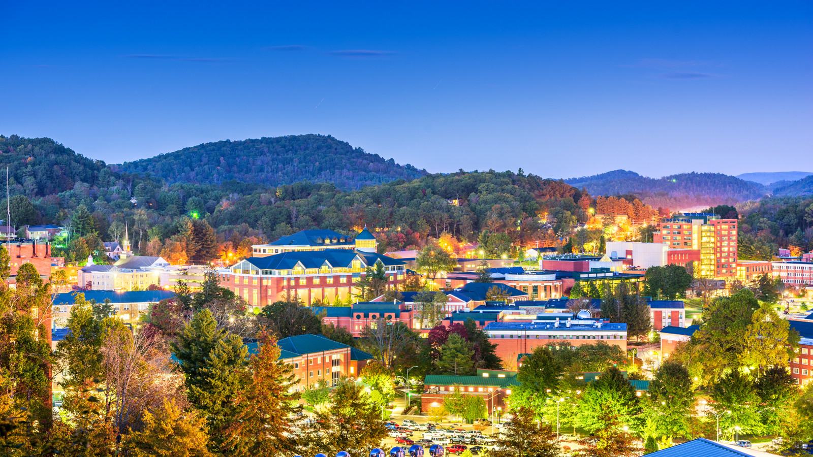 8 Adorable Small College Towns In North Carolina