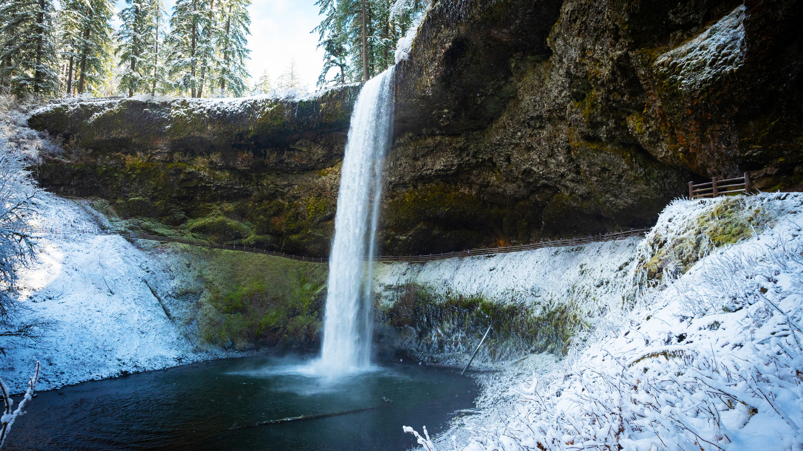Oregon's Most Charming Town To Visit This Winter Has A Top State Park ...