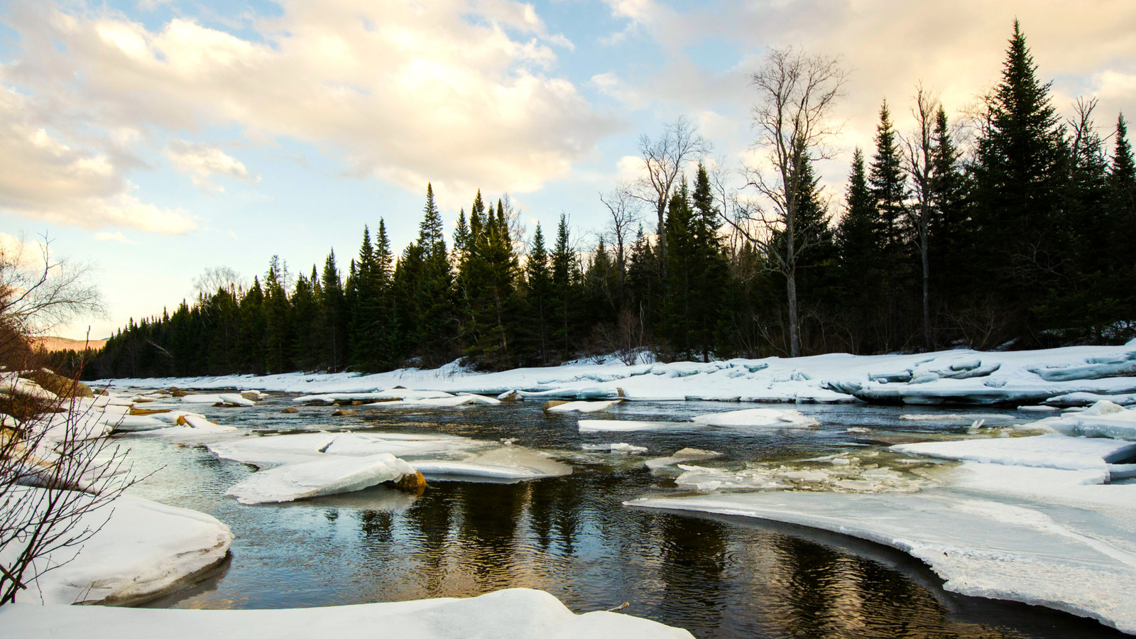 This Underrated Maine Town Has Easy Access To The State's Best Winter ...