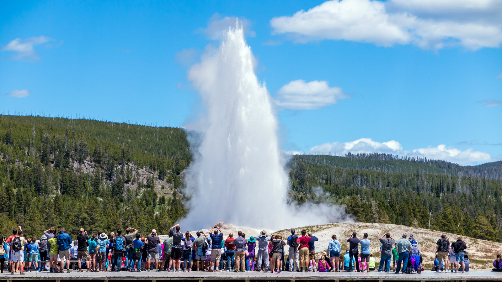 The Story of Old Faithful And What Makes It The Most Famous Geyser In ...