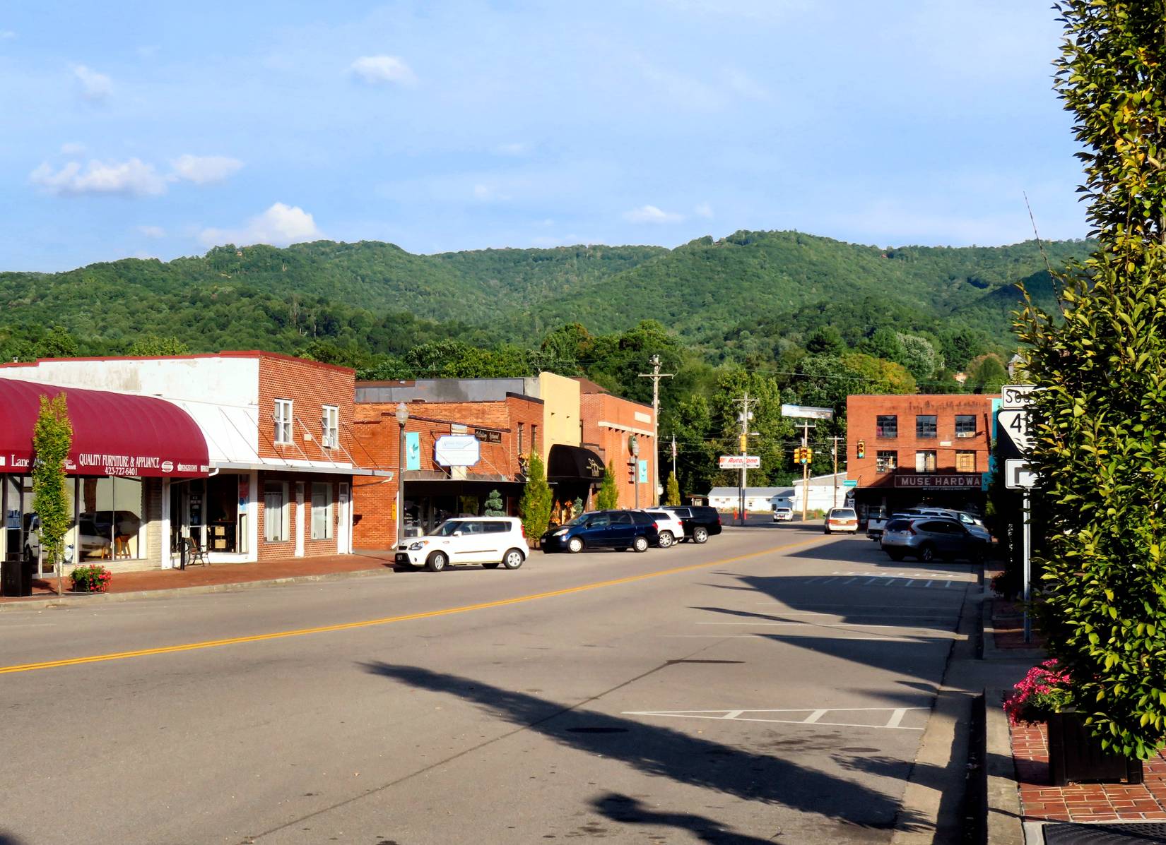 Tennessee’s Perfectly Named Mountain Town Has a Sunrise You’ll Never Forget