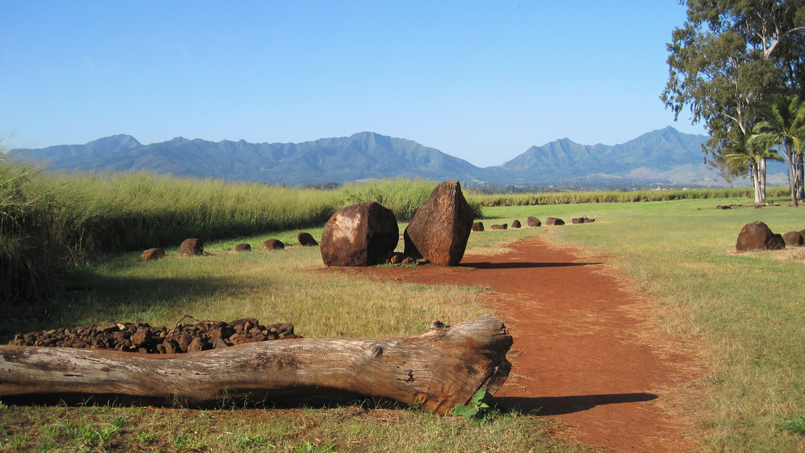 The "Stonehenge Of Hawaii" Has A Fascinating Backstory (& You Can Visit)