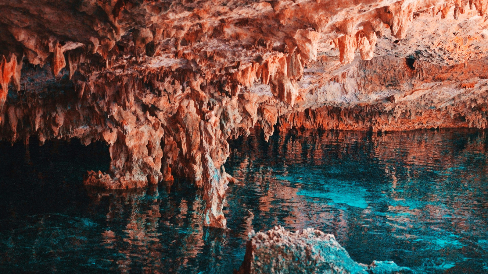 Recent Discovery Locates Massive Underground Ocean 400 Miles Beneath ...