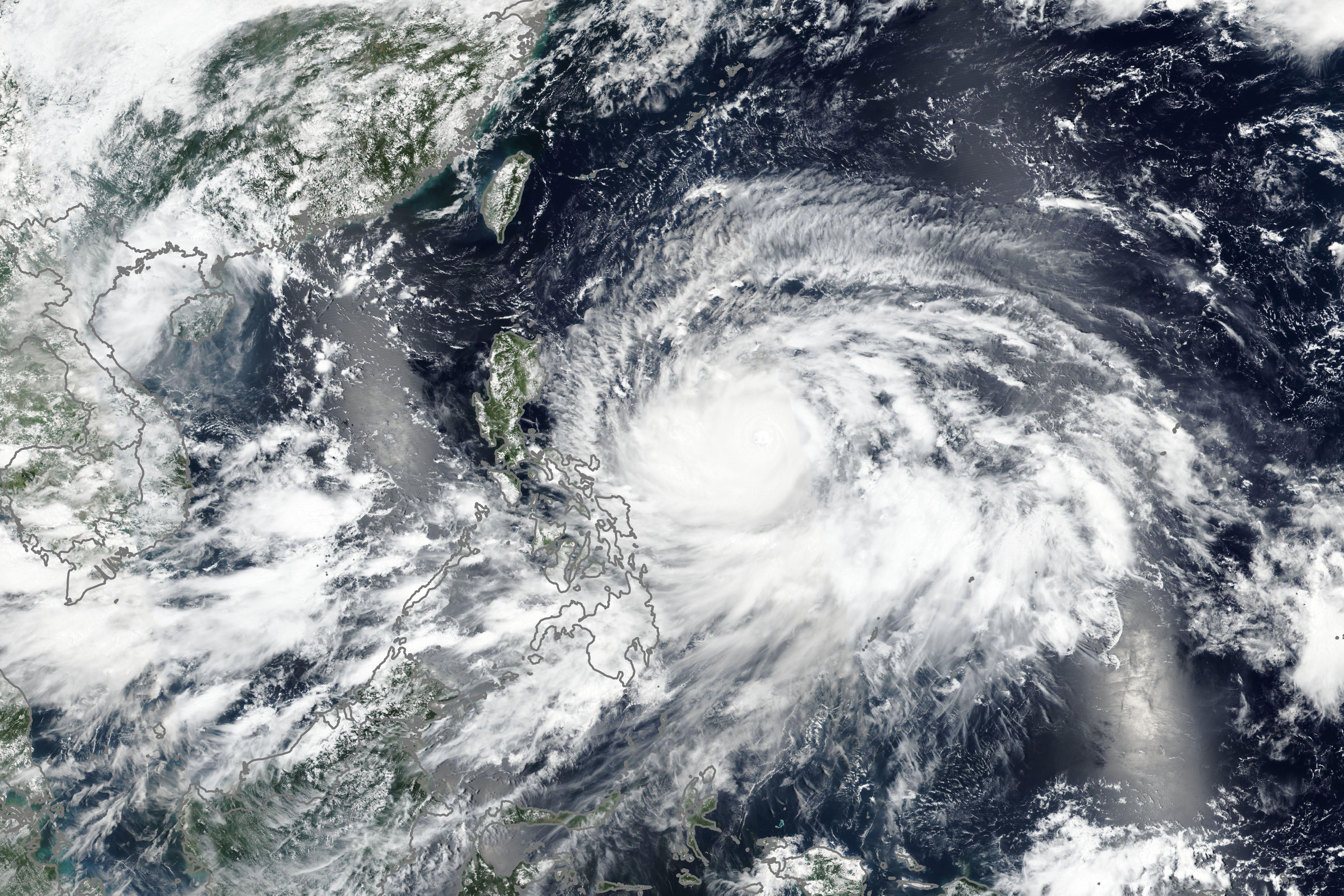 Typhoon Man-Yi on Course to Slam Into Philippines as Category 4 Storm ...