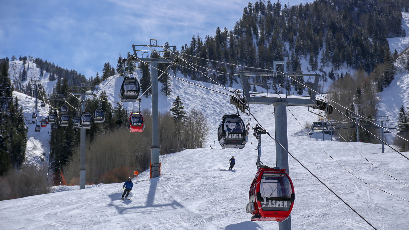 174 Stranded Skiers and Snowboarders Rescued After Ski Lift at Popular ...