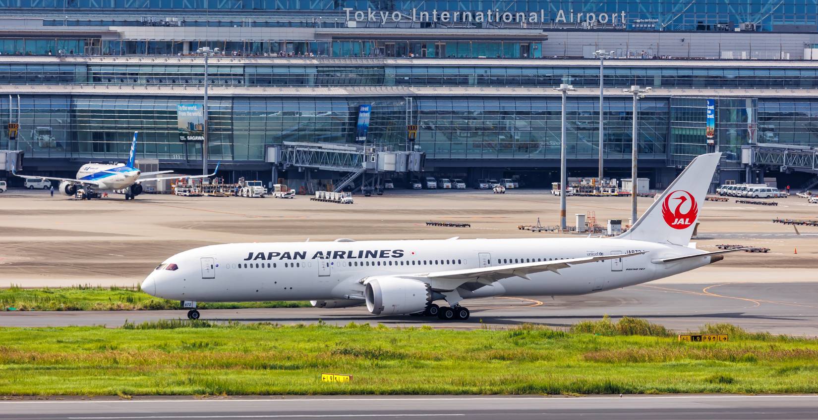 Delta Officially Beats All Other U.S. Airlines For Economy Travel, But ...