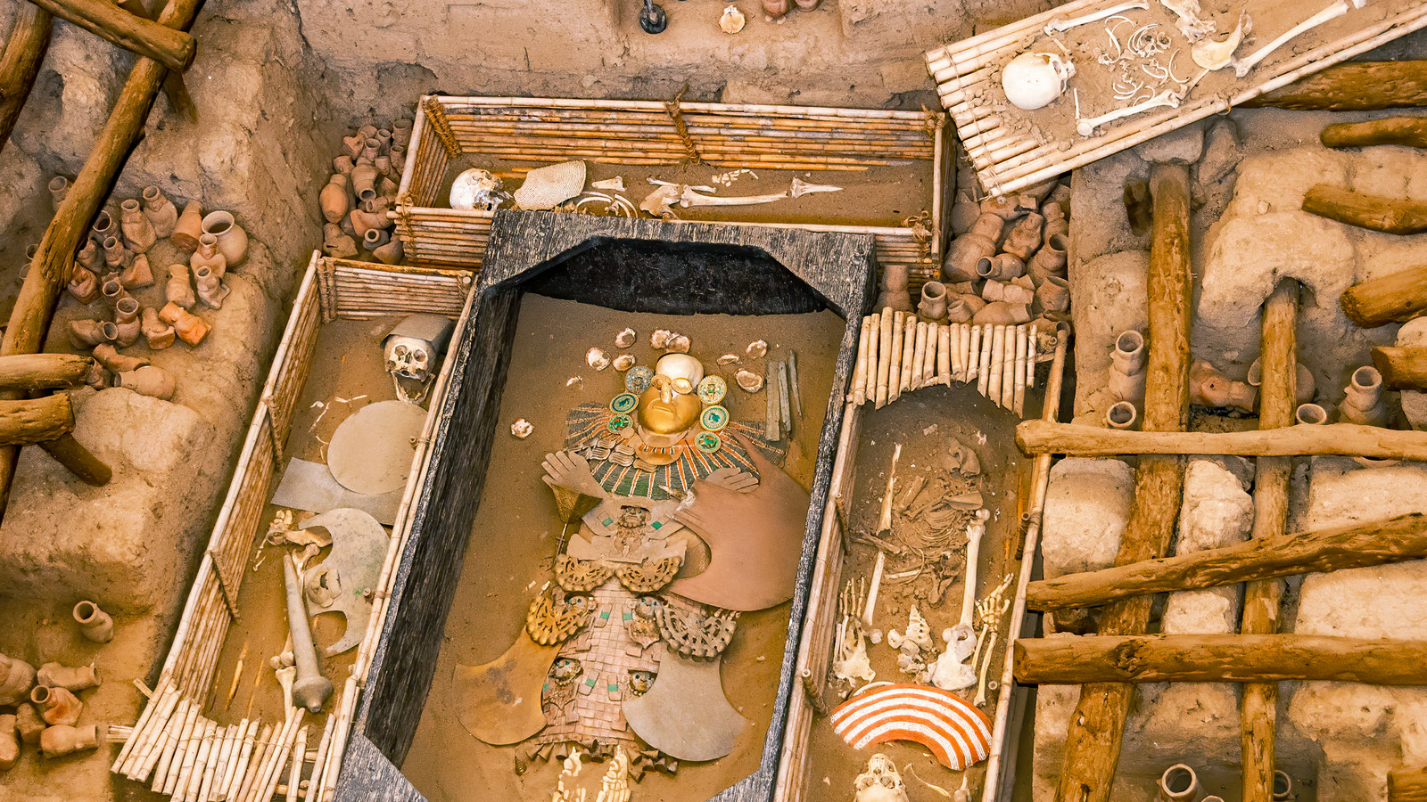 350 Artifacts From 5,000-Year-Old Tomb Of Pre-Historic King Are ...