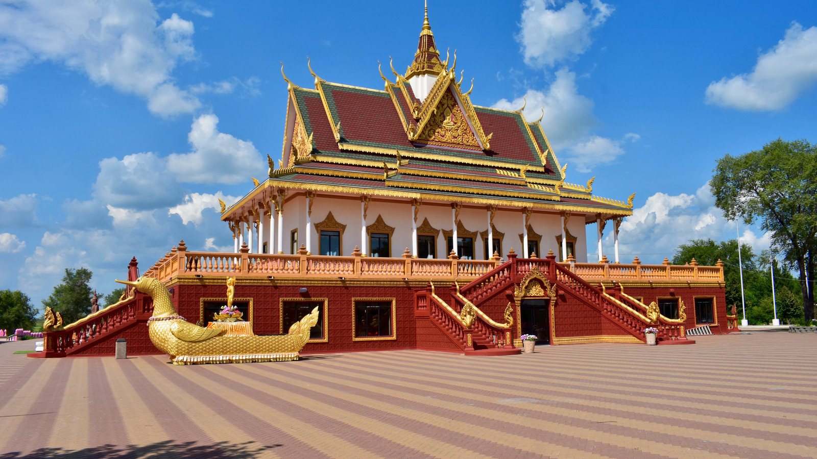 This Midwest Town Has A Stunning Cambodian Temple That Looks Airlifted ...