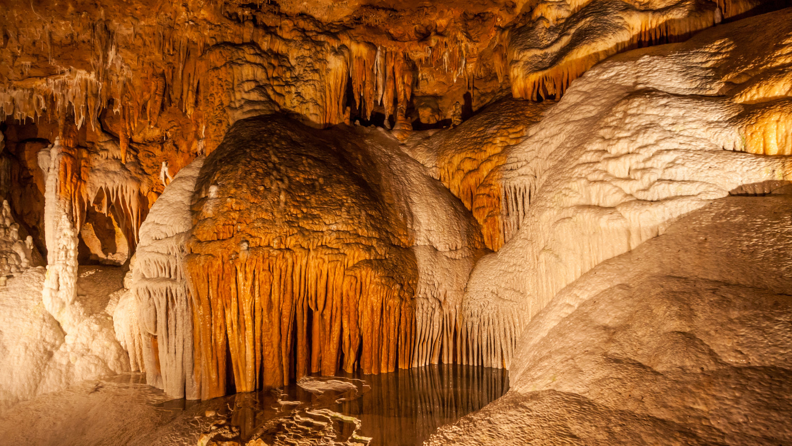 This Mammoth Cave National Park Lookalike In The Ozarks Is An ...