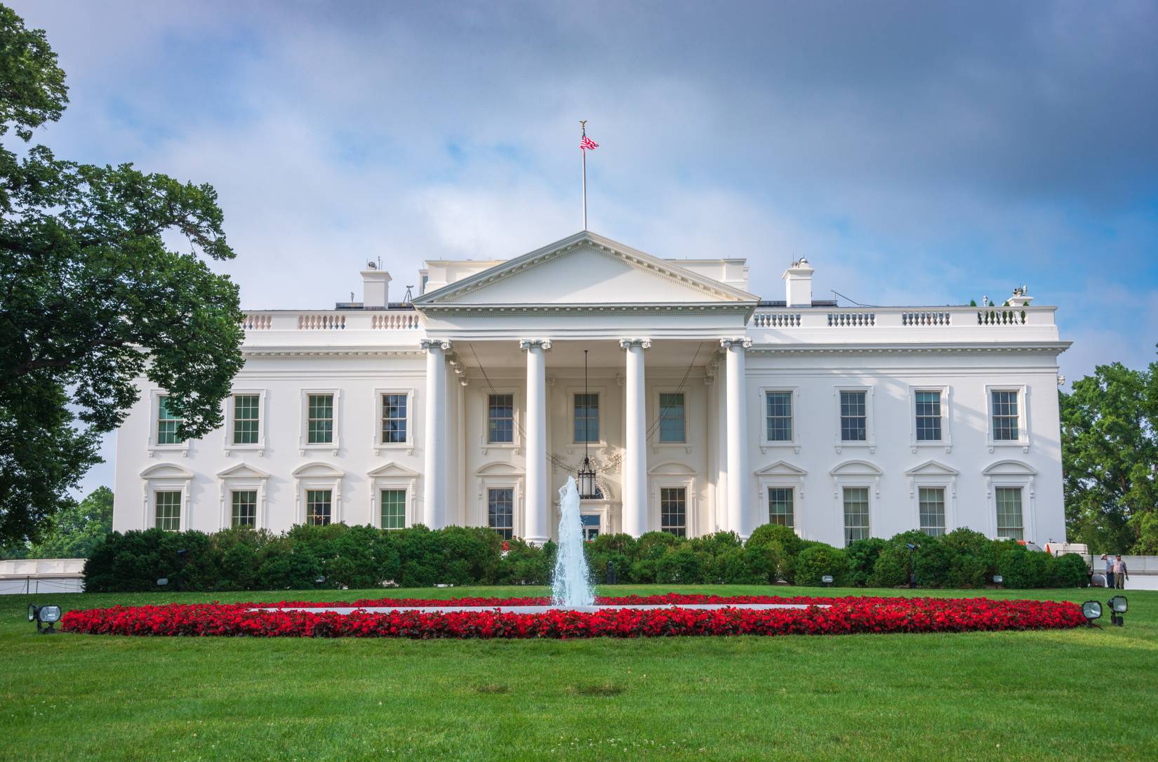 U.S. Government Violates Its Own Ban Rule With New Signs At The Most ...