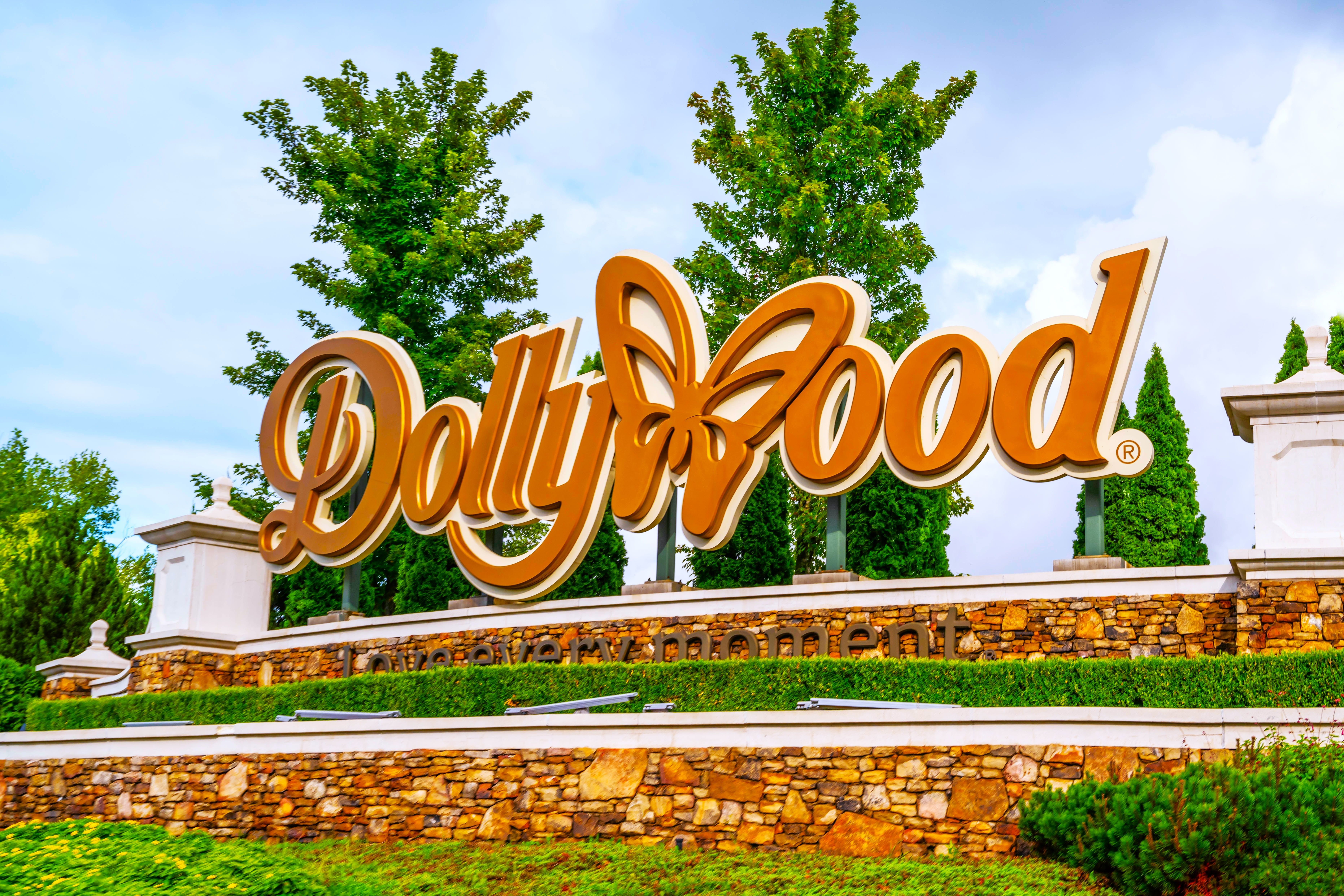 Dollywood Owners Make Bold Move To Buy Multiple U.S. Theme Parks