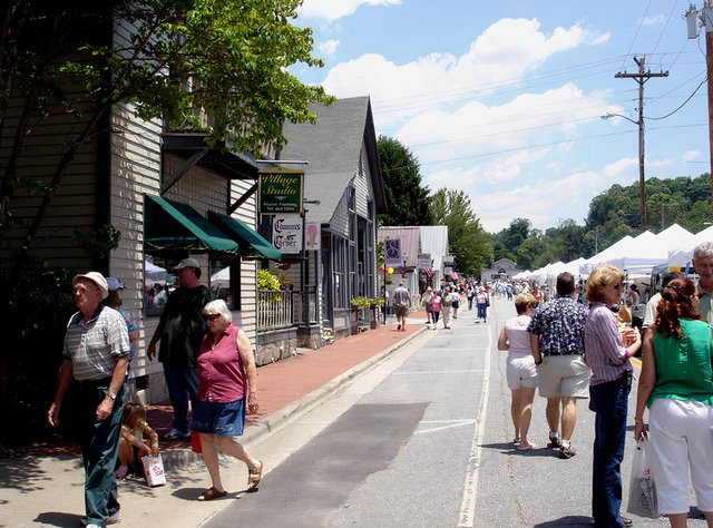 North Carolina's Cutest Blue Ridge Town Gives Mini Asheville Vibes And ...