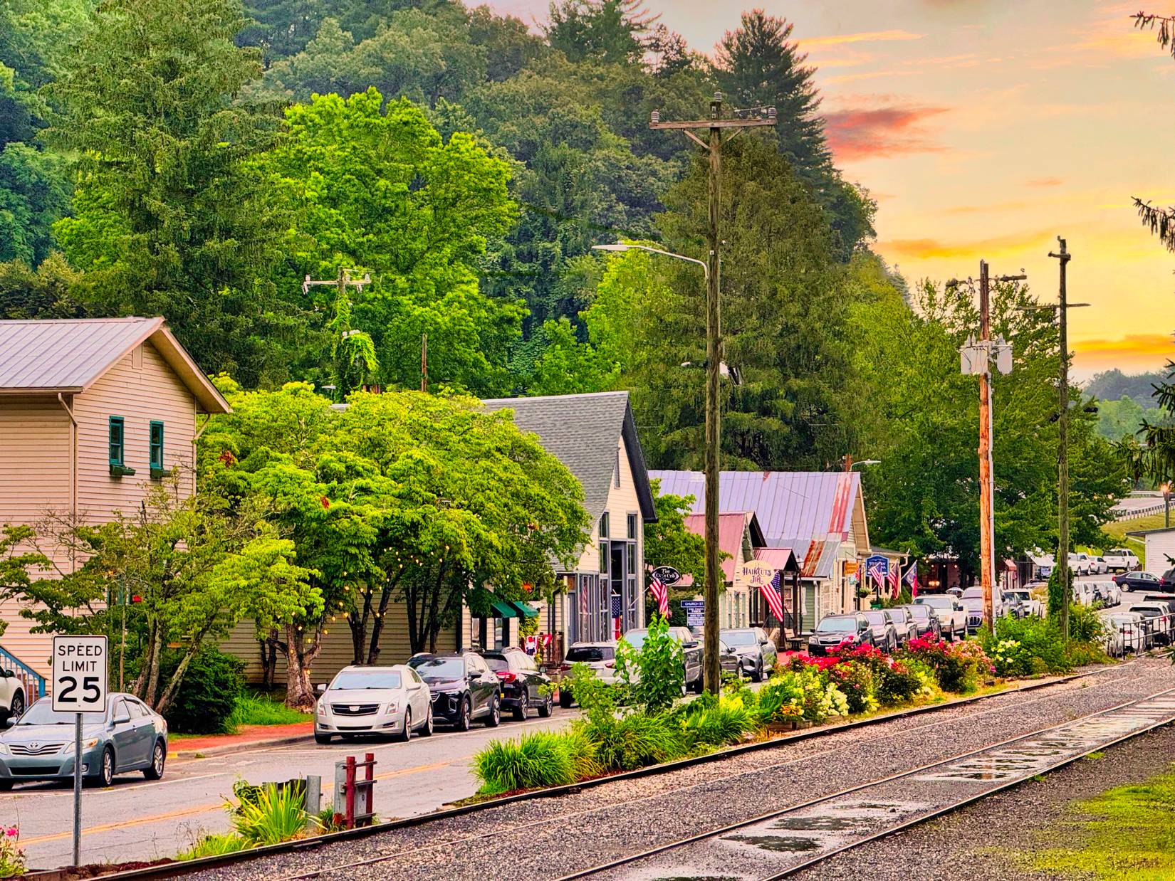 North Carolina's Cutest Blue Ridge Town Gives Mini Asheville Vibes And ...