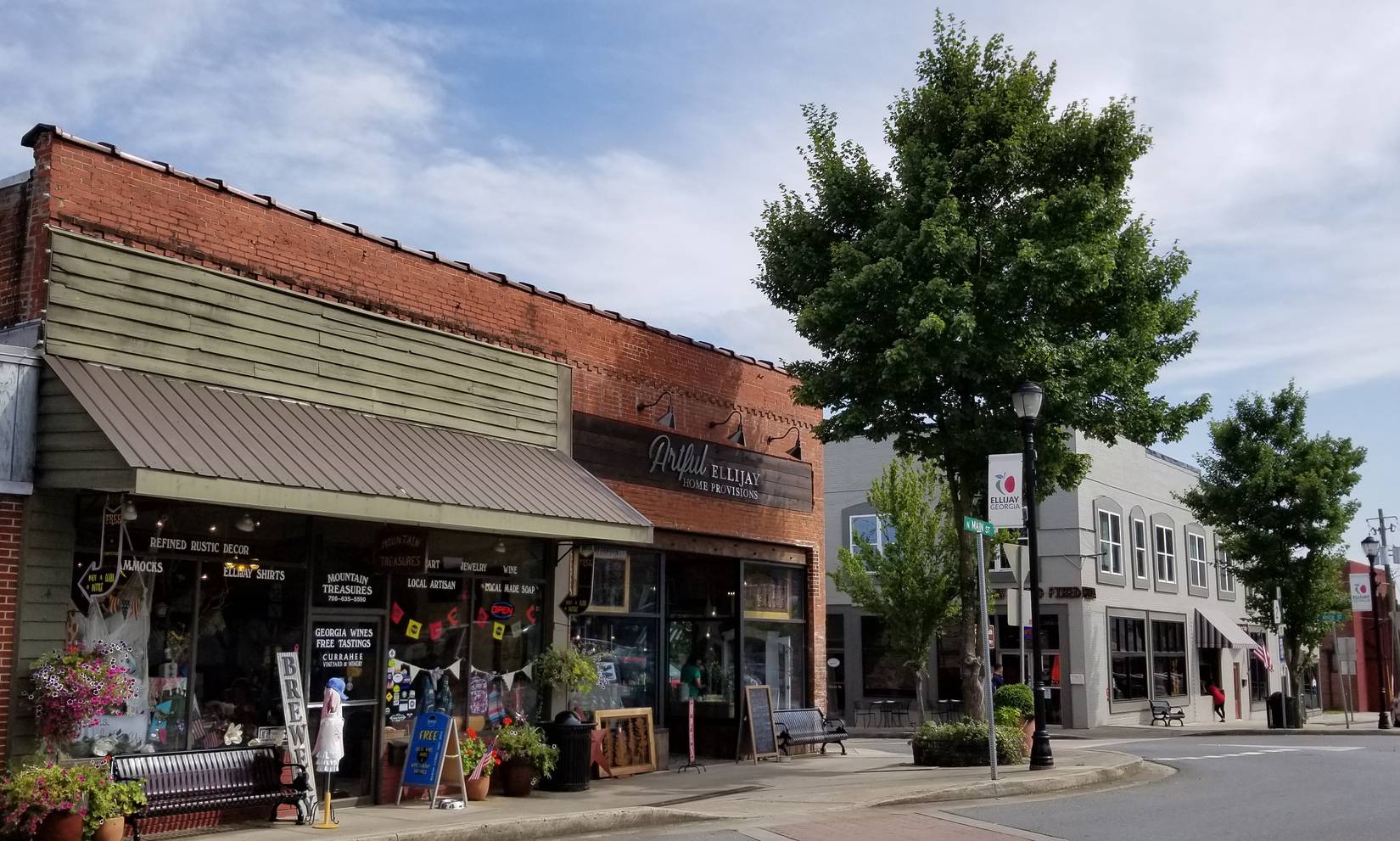 This Underrated Georgia Mountain Town Blends Napa Valley Vibes With ...