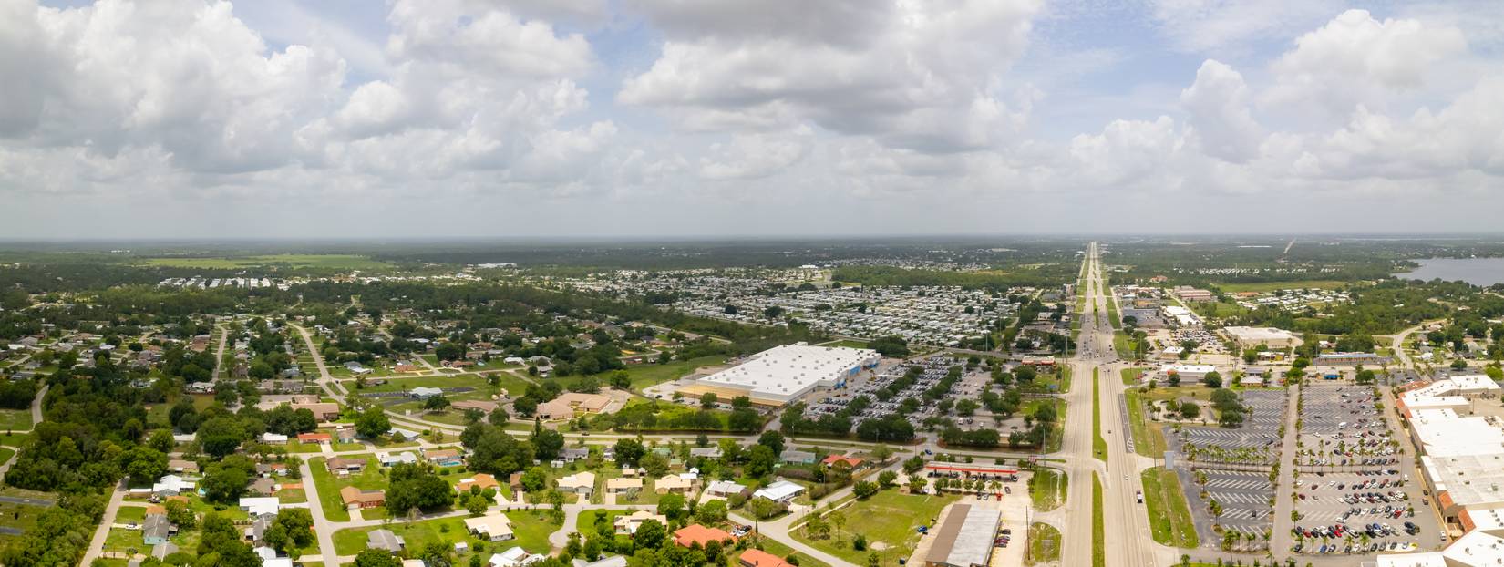This Unusually Shaped City Is One Of Florida's Coolest Lakeside ...