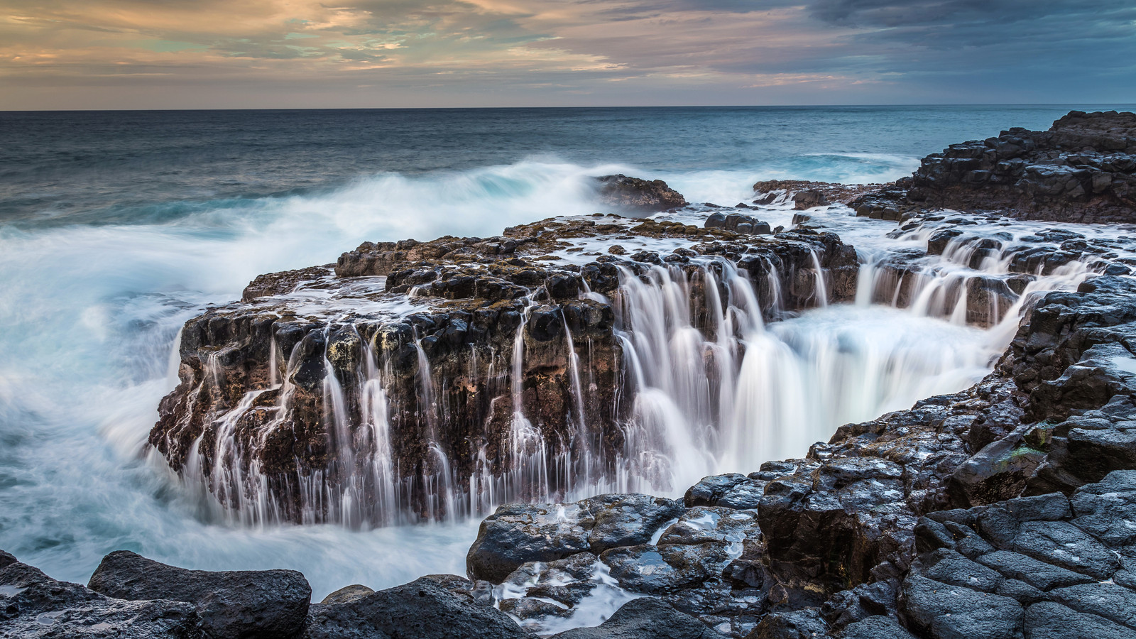 Hawaii's "Pool Of Death" Keeps Taking Lives, But That Isn't Stopping ...