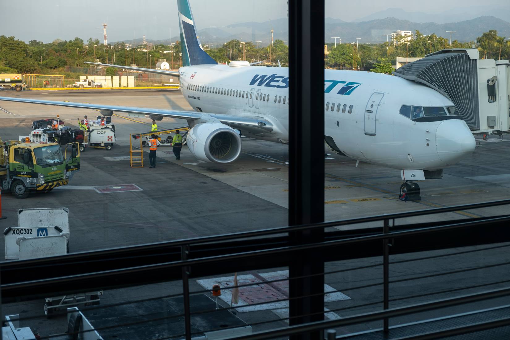 WestJet Surprises Passengers By Actually Responding To Embarrassing ...