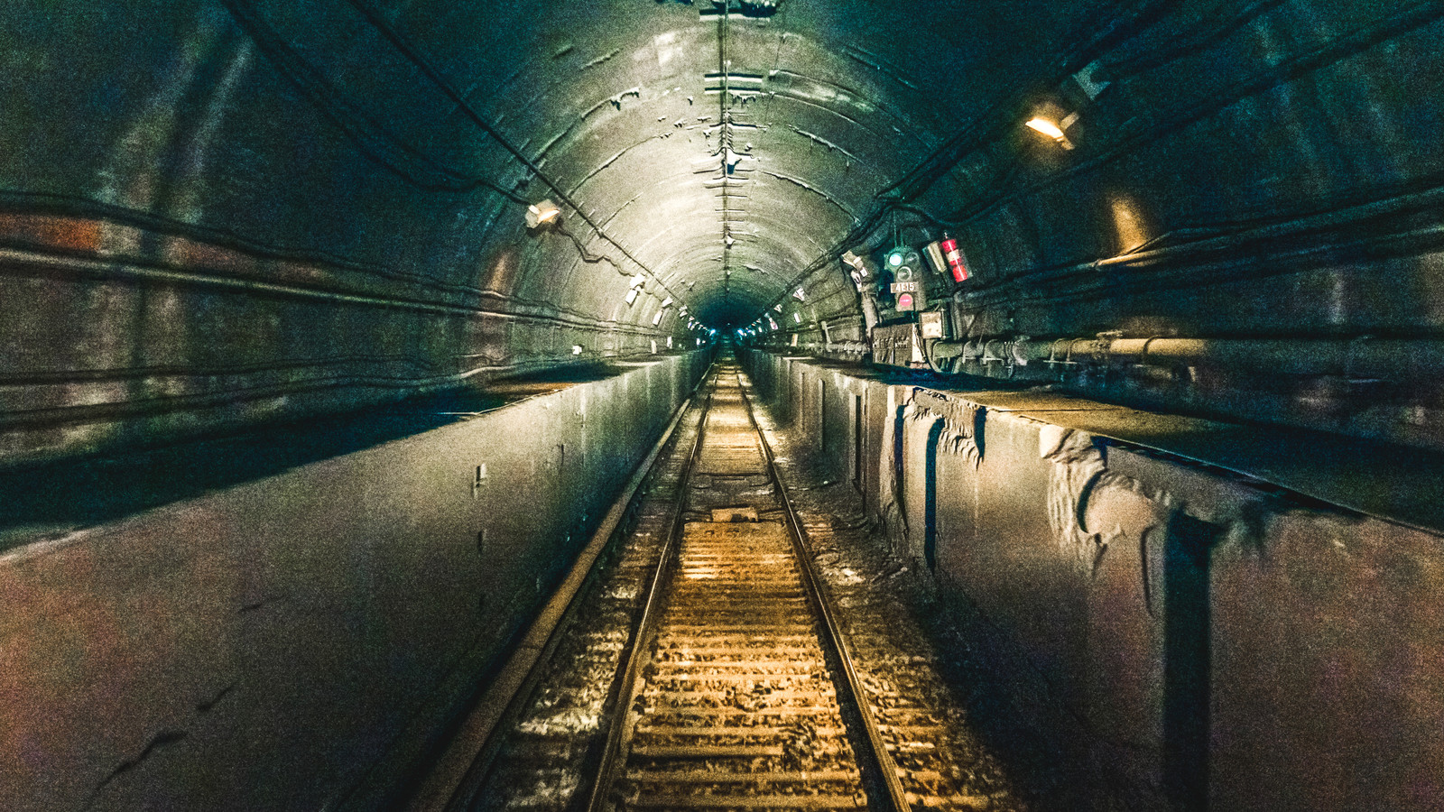 does amtrak go underground