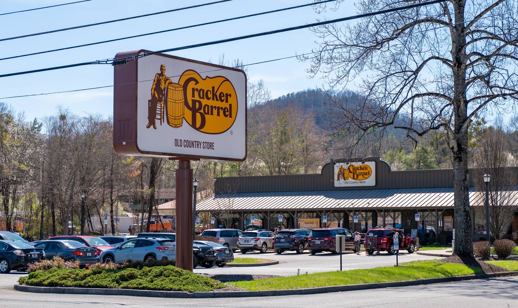 Cracker Barrel Guests Find Emotional Sign On Door Confirming Its Exit ...