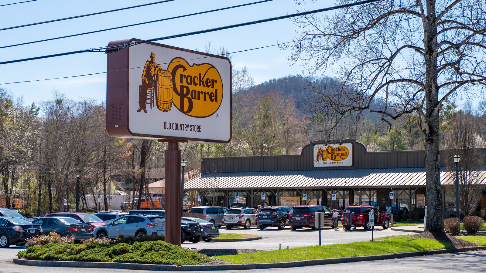 Cracker Barrel's New Travel Dining Rule Praised By Americans After ...