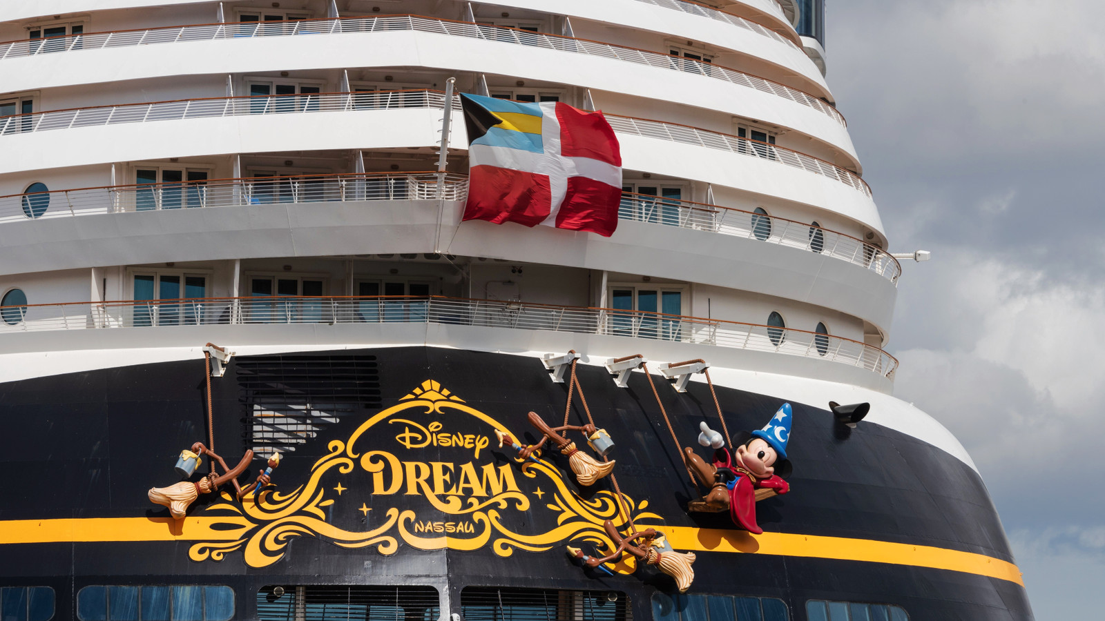 Disney Cruise Line Applauded For Swift Response After Child Fell ...
