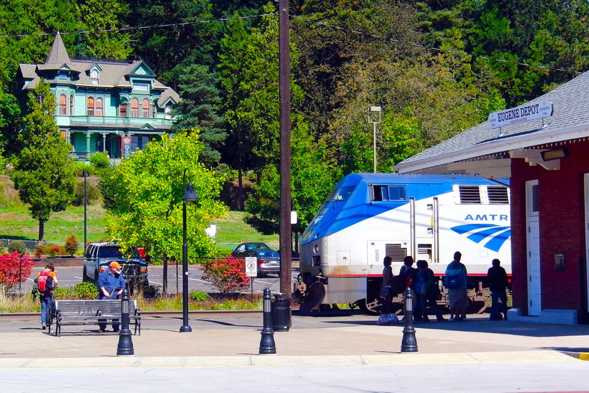 This Amtrak Sleeper Route Is Officially The Closest Thing To A Cruise ...