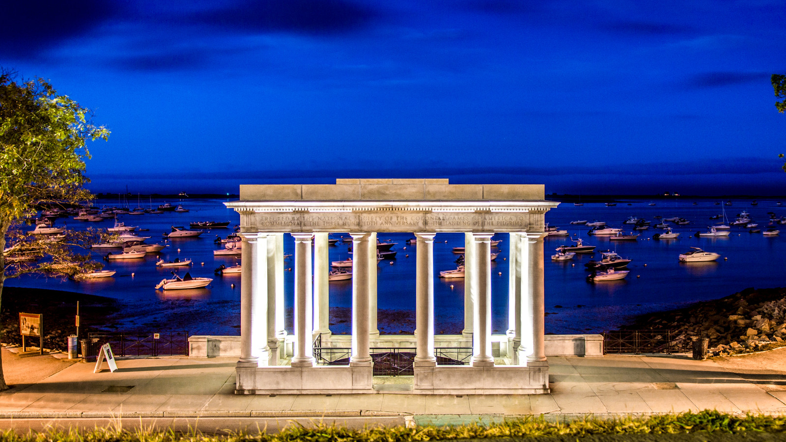 America's Most "Overrated" Tourist Trap Gets Terrible Reviews — But You ...