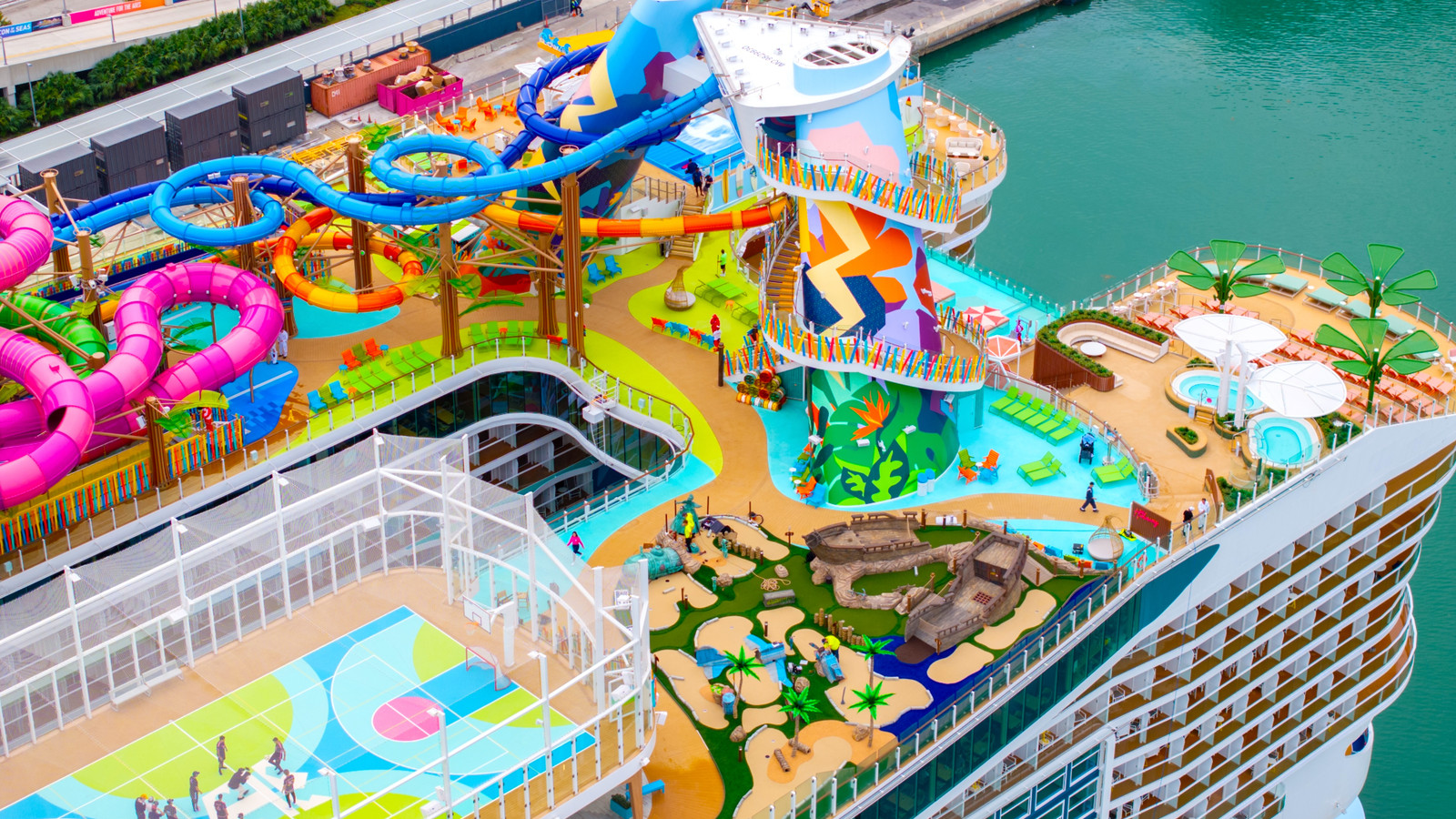 Viewers Slam Risky Behavior In Viral Video Of Passenger Flipping Off ...