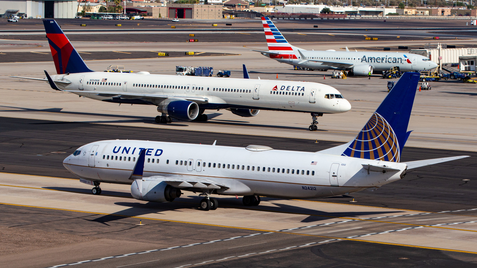United Airlines' CEO Makes Bold Statement That American Airlines' Days ...