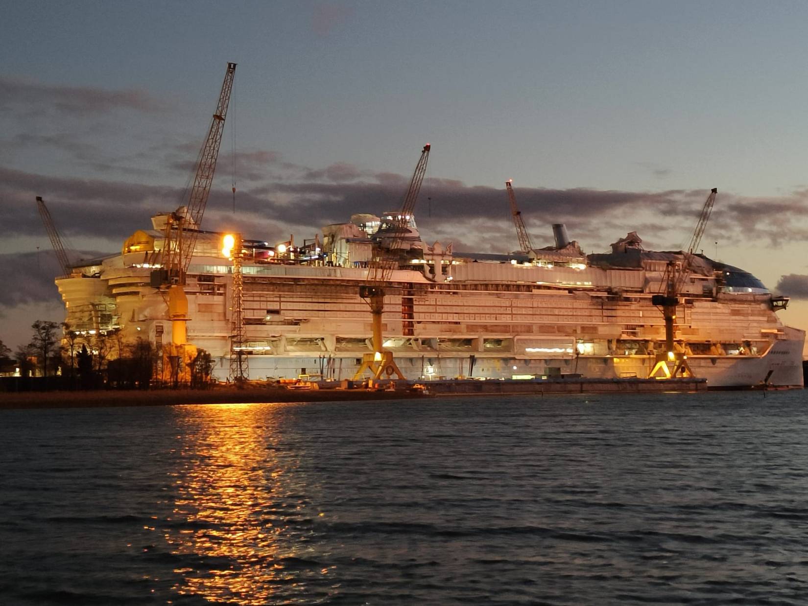 Royal Caribbean Just Confirmed The World's Largest Cruise Ship Is ...