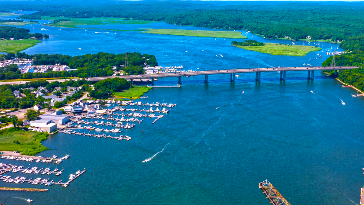 Connecticut - Flags & Symbols | TheTravel